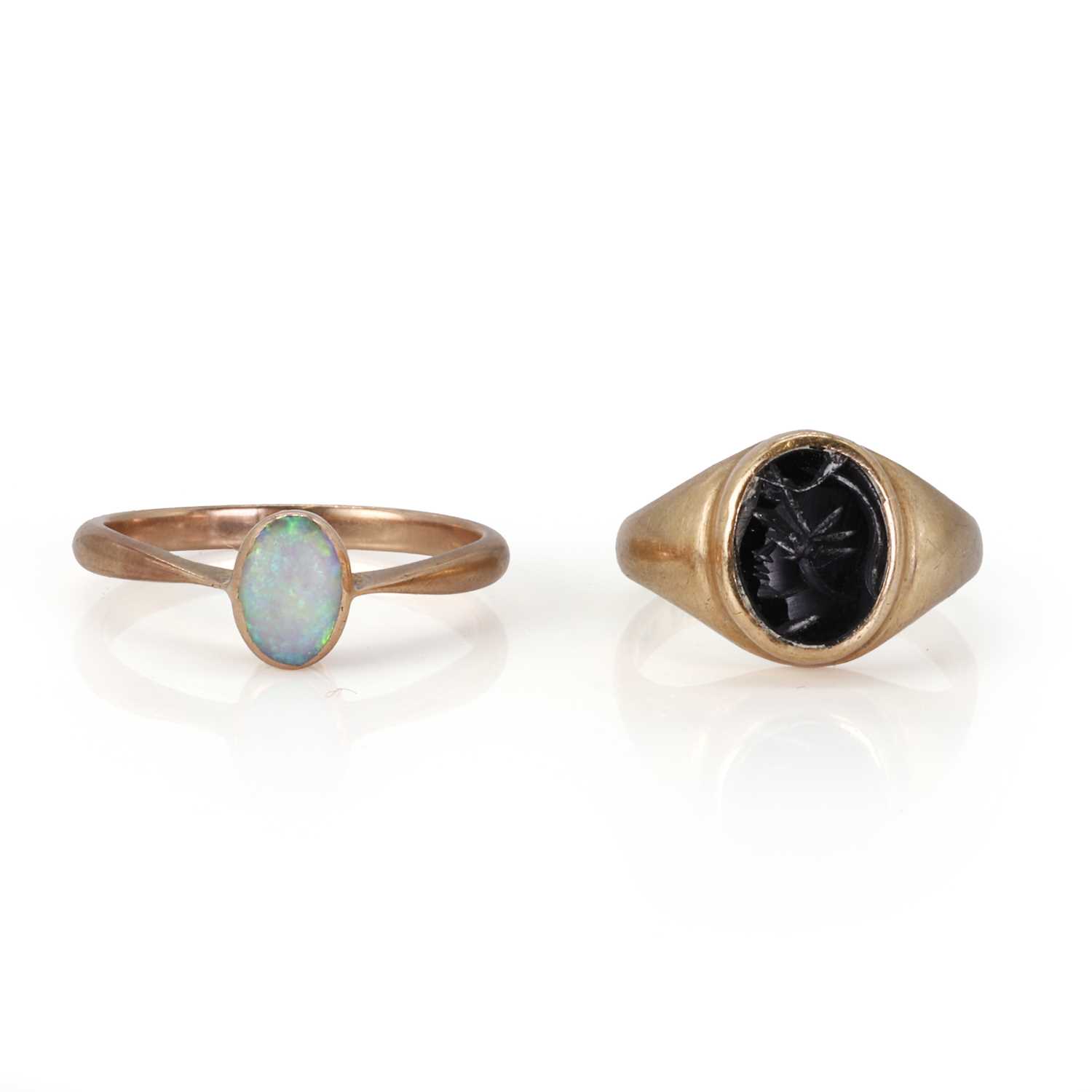 Lot 191 - A 9ct gold onyx ring and an opal ring,